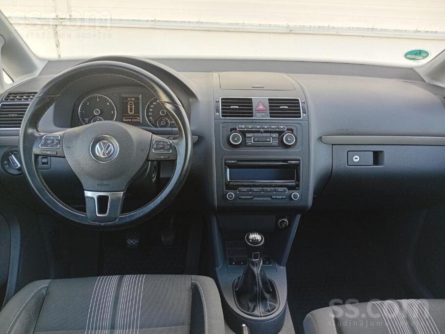 Black Volkswagen Touran 2012 in Riga, with an engine capacity of 2.00 L and mileage of 183 thousand km for 6780 €, photo 15 on AUTOMOTO.COM.LV