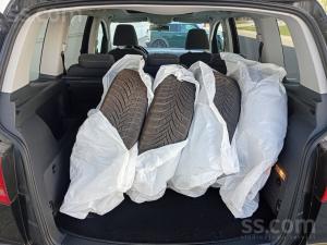 Black Volkswagen Touran 2012 in Riga, with an engine capacity of 2.00 L and mileage of 183 thousand km for 6780 €, photo 12 on AUTOMOTO.COM.LV