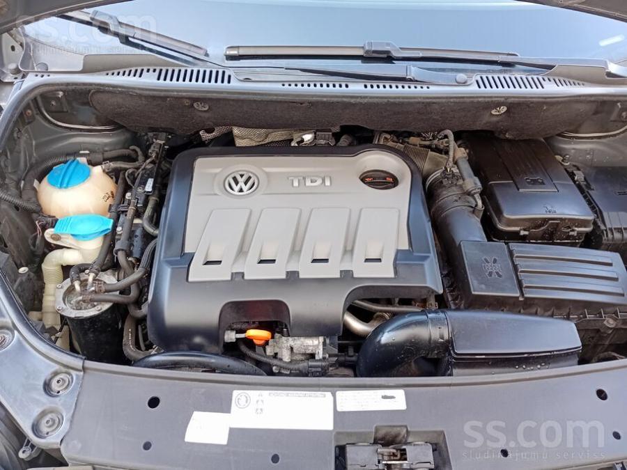 Black Volkswagen Touran 2012 in Riga, with an engine capacity of 2.00 L and mileage of 183 thousand km for 6780 €, photo 16 on AUTOMOTO.COM.LV