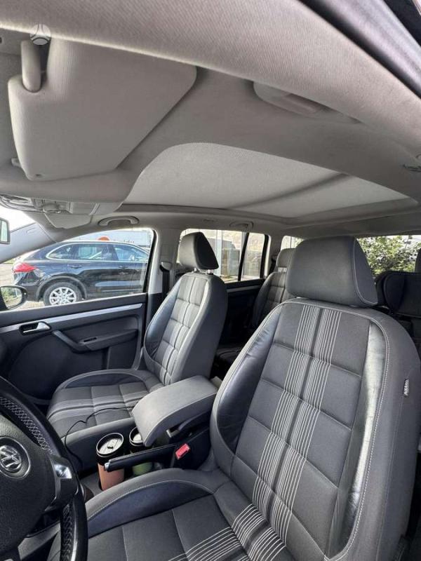 Black Volkswagen Touran 2012 in Kaunas, with an engine capacity of 2.00 L and mileage of 284 thousand km for 6800 €, photo 8 on AUTOMOTO.COM.LV