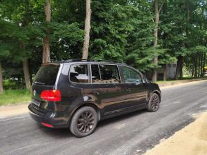 Melns Volkswagen Touran 2012 Marijampole, ar dzinēja tilpumu 1.40 L un nobraukumu 207 tūkst. km par 4750 €, foto  vietnē AUTOMOTO.COM.LV