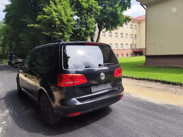 Melns Volkswagen Touran 2012 Marijampole, ar dzinēja tilpumu 1.40 L un nobraukumu 207 tūkst. km par 4750 €, foto 3 vietnē AUTOMOTO.COM.LV