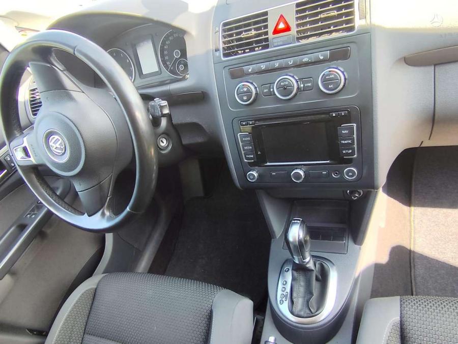 Black Volkswagen Touran 2012 in Marijampole, with an engine capacity of 1.40 L and mileage of 207 thousand km for 4750 €, photo 8 on AUTOMOTO.COM.LV