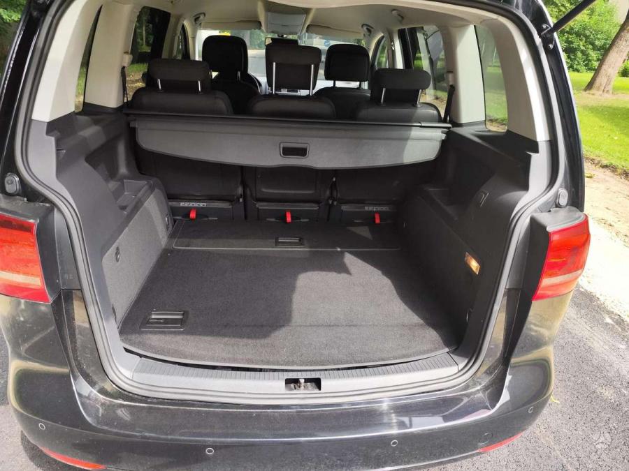 Black Volkswagen Touran 2012 in Marijampole, with an engine capacity of 1.40 L and mileage of 207 thousand km for 4750 €, photo 11 on AUTOMOTO.COM.LV