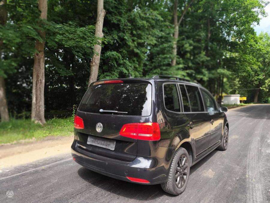 Black Volkswagen Touran 2012 in Marijampole, with an engine capacity of 1.40 L and mileage of 207 thousand km for 4750 €, photo 17 on AUTOMOTO.COM.LV