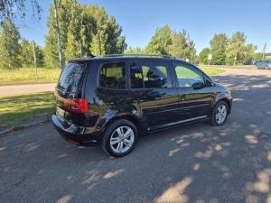 Melns Volkswagen Touran 2012 Tauragė, ar dzinēja tilpumu 1.60 L un nobraukumu 214 tūkst. km par 5700 €, foto 5 vietnē AUTOMOTO.COM.LV