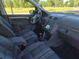 Melns Volkswagen Touran 2012 Tauragė, ar dzinēja tilpumu 1.60 L un nobraukumu 214 tūkst. km par 5700 €, foto 10 vietnē AUTOMOTO.COM.LV