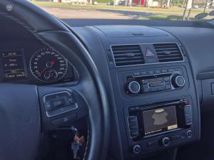Melns Volkswagen Touran 2012 Tauragė, ar dzinēja tilpumu 1.60 L un nobraukumu 214 tūkst. km par 5700 €, foto 14 vietnē AUTOMOTO.COM.LV