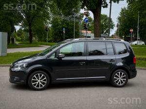 Melns Volkswagen Touran 2012 Rīga, ar dzinēja tilpumu 1.60 L un nobraukumu 238 tūkst. km par 5500 €, foto 3 vietnē AUTOMOTO.COM.LV