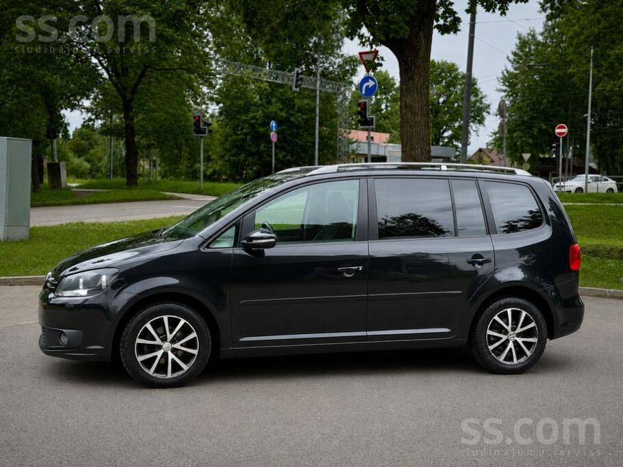 Melns Volkswagen Touran 2012 Rīga, ar dzinēja tilpumu 1.60 L un nobraukumu 238 tūkst. km par 5500 €, foto 3 vietnē AUTOMOTO.COM.LV