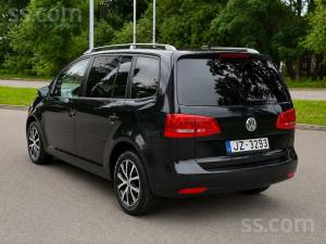 Melns Volkswagen Touran 2012 Rīga, ar dzinēja tilpumu 1.60 L un nobraukumu 238 tūkst. km par 5500 €, foto 5 vietnē AUTOMOTO.COM.LV
