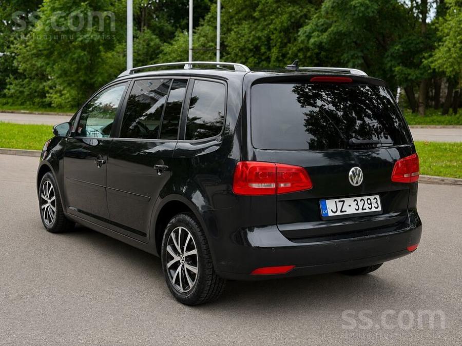 Melns Volkswagen Touran 2012 Rīga, ar dzinēja tilpumu 1.60 L un nobraukumu 238 tūkst. km par 5500 €, foto 5 vietnē AUTOMOTO.COM.LV