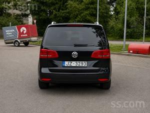 Melns Volkswagen Touran 2012 Rīga, ar dzinēja tilpumu 1.60 L un nobraukumu 238 tūkst. km par 5500 €, foto 7 vietnē AUTOMOTO.COM.LV
