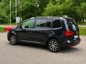 Melns Volkswagen Touran 2012 Rīga, ar dzinēja tilpumu 1.60 L un nobraukumu 238 tūkst. km par 5500 €, foto 9 vietnē AUTOMOTO.COM.LV