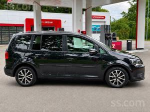 Melns Volkswagen Touran 2012 Rīga, ar dzinēja tilpumu 1.60 L un nobraukumu 238 tūkst. km par 5500 €, foto 11 vietnē AUTOMOTO.COM.LV