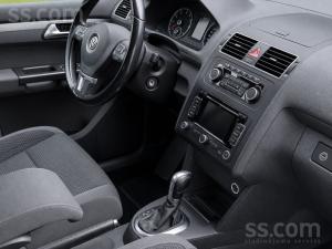 Melns Volkswagen Touran 2012 Rīga, ar dzinēja tilpumu 1.60 L un nobraukumu 238 tūkst. km par 5500 €, foto 12 vietnē AUTOMOTO.COM.LV