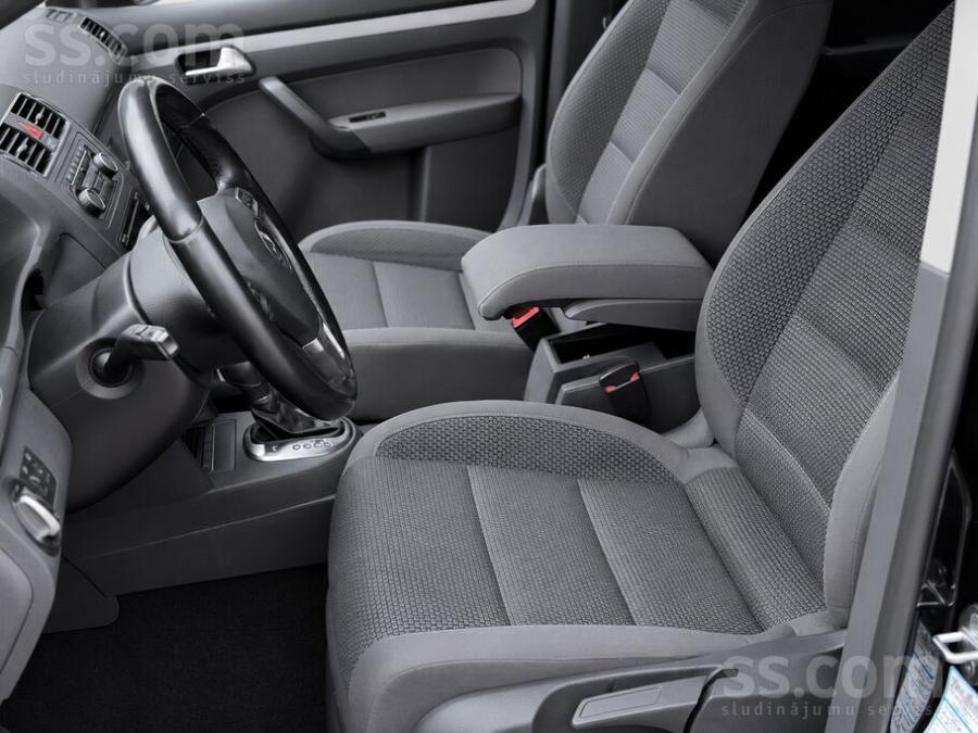 Melns Volkswagen Touran 2012 Rīga, ar dzinēja tilpumu 1.60 L un nobraukumu 238 tūkst. km par 5500 €, foto 13 vietnē AUTOMOTO.COM.LV
