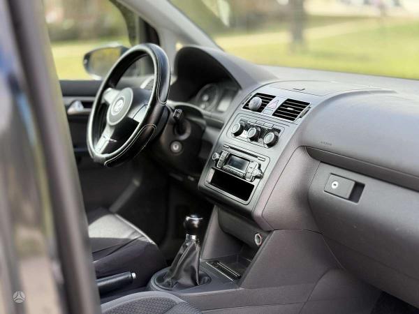 Black Volkswagen Touran 2012 in Vilnius, with an engine capacity of 0.00 L and mileage of 205 thousand km for 2500 €, photo 8 on AUTOMOTO.COM.LV