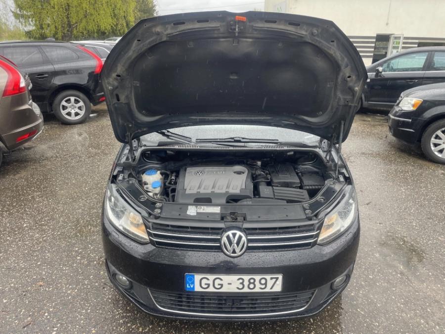 Melns Volkswagen Touran 2012 Rīga, ar dzinēja tilpumu 1.60 L un nobraukumu 393 tūkst. km par 6290 €, foto 7 vietnē AUTOMOTO.COM.LV