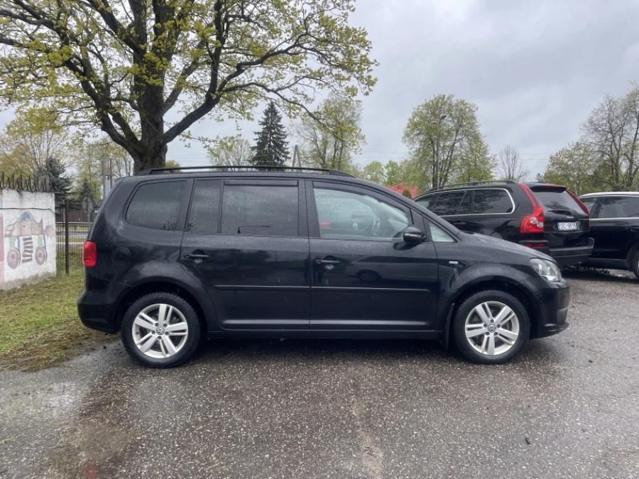 Melns Volkswagen Touran 2012 Rīga, ar dzinēja tilpumu 1.60 L un nobraukumu 393 tūkst. km par 6290 €, foto 10 vietnē AUTOMOTO.COM.LV