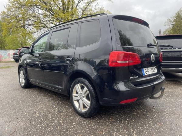 Melns Volkswagen Touran 2012 Rīga, ar dzinēja tilpumu 1.60 L un nobraukumu 393 tūkst. km par 6290 €, foto 10 vietnē AUTOMOTO.COM.LV