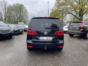 Melns Volkswagen Touran 2012 Rīga, ar dzinēja tilpumu 1.60 L un nobraukumu 393 tūkst. km par 6290 €, foto 12 vietnē AUTOMOTO.COM.LV