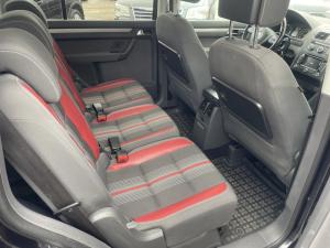 Melns Volkswagen Touran 2012 Rīga, ar dzinēja tilpumu 1.60 L un nobraukumu 393 tūkst. km par 6290 €, foto 17 vietnē AUTOMOTO.COM.LV