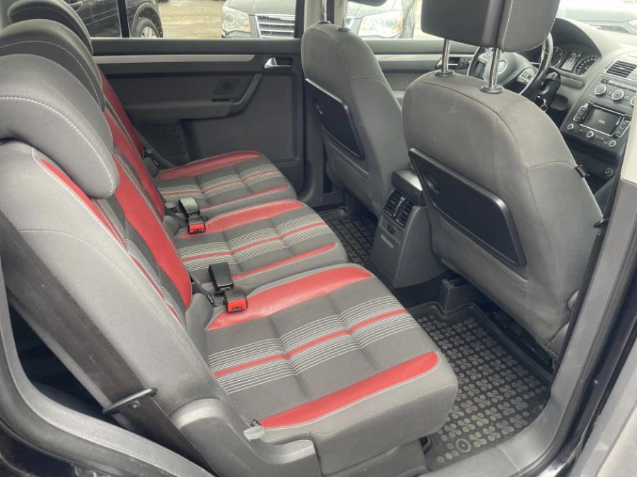 Melns Volkswagen Touran 2012 Rīga, ar dzinēja tilpumu 1.60 L un nobraukumu 393 tūkst. km par 6290 €, foto 17 vietnē AUTOMOTO.COM.LV
