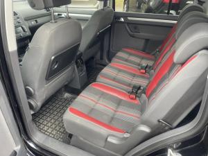 Melns Volkswagen Touran 2012 Rīga, ar dzinēja tilpumu 1.60 L un nobraukumu 393 tūkst. km par 6290 €, foto 18 vietnē AUTOMOTO.COM.LV