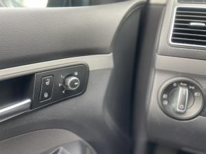 Melns Volkswagen Touran 2012 Rīga, ar dzinēja tilpumu 1.60 L un nobraukumu 393 tūkst. km par 6290 €, foto 20 vietnē AUTOMOTO.COM.LV