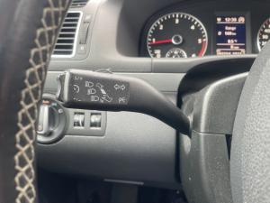 Melns Volkswagen Touran 2012 Rīga, ar dzinēja tilpumu 1.60 L un nobraukumu 393 tūkst. km par 6290 €, foto 21 vietnē AUTOMOTO.COM.LV