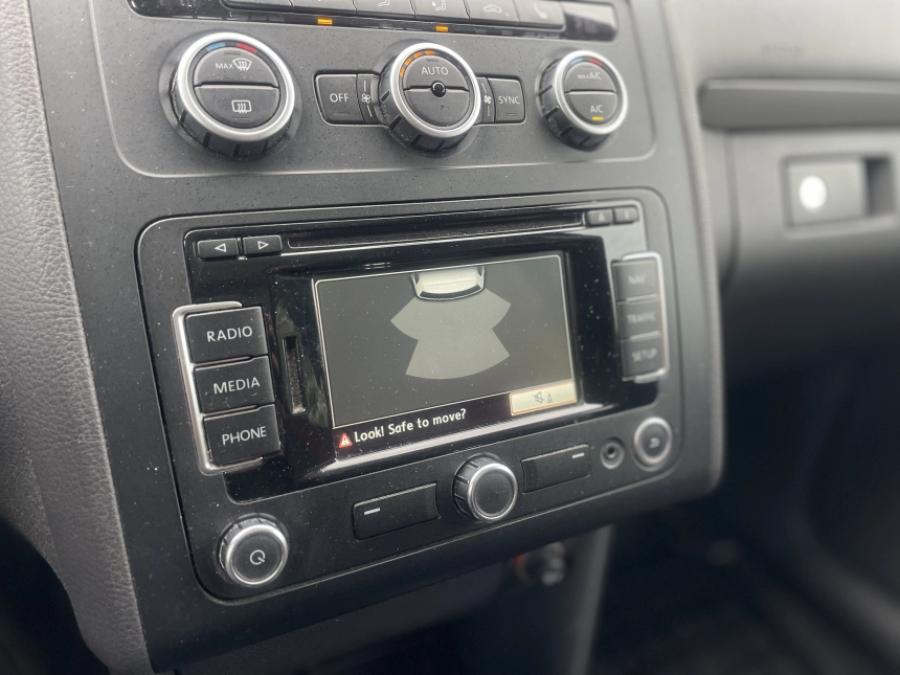 Melns Volkswagen Touran 2012 Rīga, ar dzinēja tilpumu 1.60 L un nobraukumu 393 tūkst. km par 6290 €, foto 24 vietnē AUTOMOTO.COM.LV
