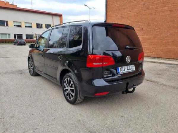 Black Volkswagen Touran 2012 in Jekabpils, with an engine capacity of 1.60 L and mileage of 261 thousand km for 6650 €, photo 8 on AUTOMOTO.COM.LV