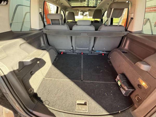 Black Volkswagen Touran 2012 in Kaunas, with an engine capacity of 1.60 L and mileage of 246 thousand km for 5400 €, photo 5 on AUTOMOTO.COM.LV