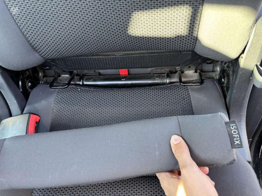 Melns Volkswagen Touran 2012 Kauņa, ar dzinēja tilpumu 1.60 L un nobraukumu 246 tūkst. km par 5400 €, foto 10 vietnē AUTOMOTO.COM.LV