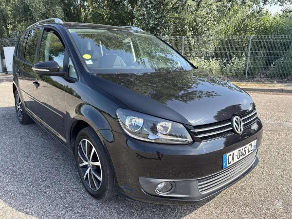 Black Volkswagen Touran 2012 in Marijampole, with an engine capacity of 1.60 L and mileage of 218 thousand km for 5500 €, photo 1 on AUTOMOTO.COM.LV