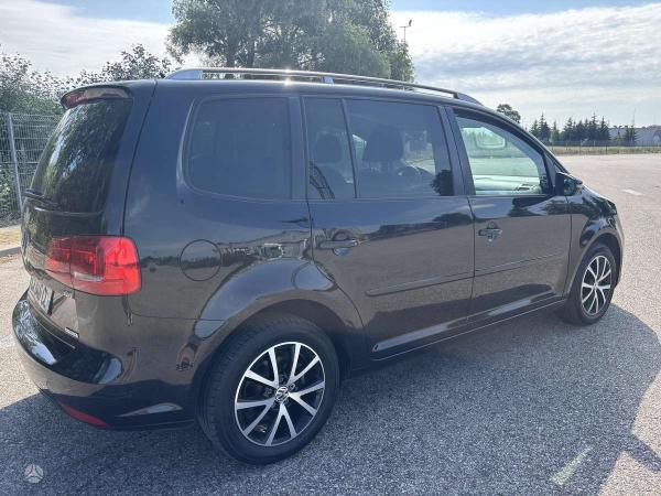 Black Volkswagen Touran 2012 in Marijampole, with an engine capacity of 1.60 L and mileage of 218 thousand km for 5500 €, photo 5 on AUTOMOTO.COM.LV