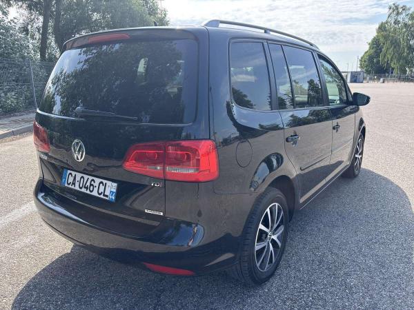 Black Volkswagen Touran 2012 in Marijampole, with an engine capacity of 1.60 L and mileage of 218 thousand km for 5500 €, photo 6 on AUTOMOTO.COM.LV