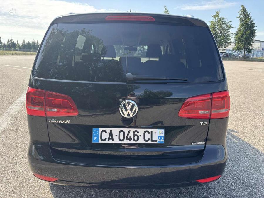 Melns Volkswagen Touran 2012 Marijampole, ar dzinēja tilpumu 1.60 L un nobraukumu 218 tūkst. km par 5500 €, foto 8 vietnē AUTOMOTO.COM.LV