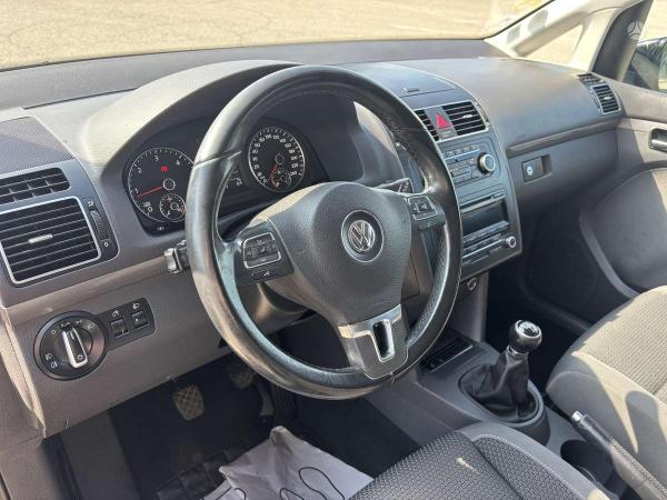 Black Volkswagen Touran 2012 in Marijampole, with an engine capacity of 1.60 L and mileage of 218 thousand km for 5500 €, photo 10 on AUTOMOTO.COM.LV
