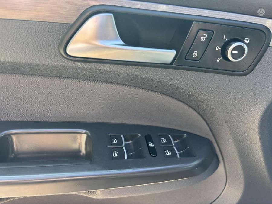 Melns Volkswagen Touran 2012 Marijampole, ar dzinēja tilpumu 1.60 L un nobraukumu 218 tūkst. km par 5500 €, foto 13 vietnē AUTOMOTO.COM.LV