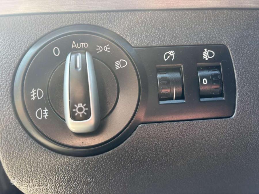 Melns Volkswagen Touran 2012 Marijampole, ar dzinēja tilpumu 1.60 L un nobraukumu 218 tūkst. km par 5500 €, foto 14 vietnē AUTOMOTO.COM.LV