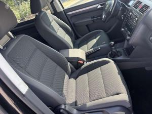 Melns Volkswagen Touran 2012 Marijampole, ar dzinēja tilpumu 1.60 L un nobraukumu 218 tūkst. km par 5500 €, foto 16 vietnē AUTOMOTO.COM.LV