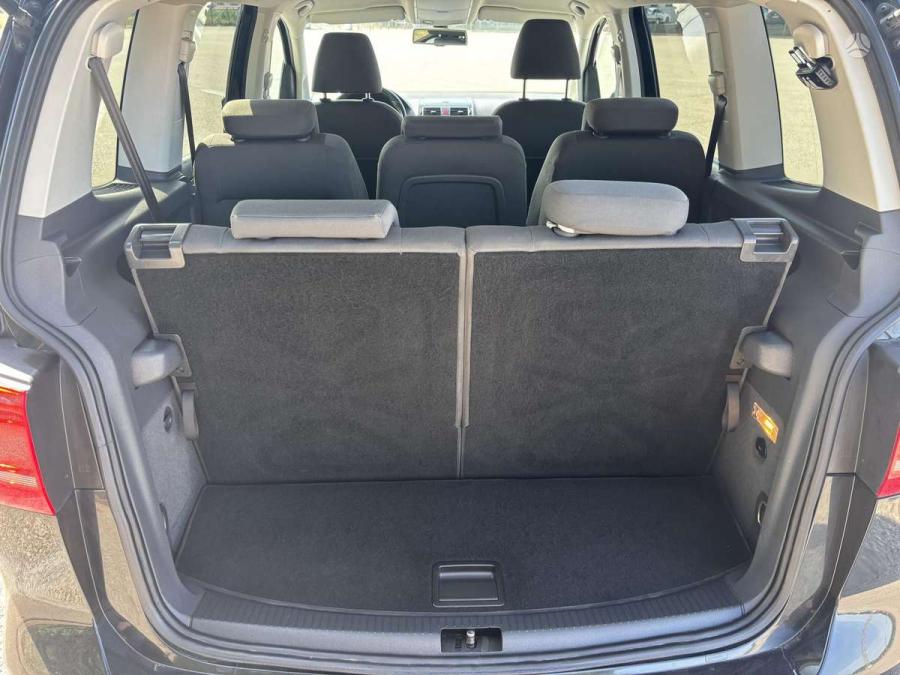 Melns Volkswagen Touran 2012 Marijampole, ar dzinēja tilpumu 1.60 L un nobraukumu 218 tūkst. km par 5500 €, foto 18 vietnē AUTOMOTO.COM.LV