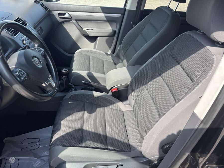 Melns Volkswagen Touran 2012 Marijampole, ar dzinēja tilpumu 1.60 L un nobraukumu 218 tūkst. km par 5500 €, foto 19 vietnē AUTOMOTO.COM.LV