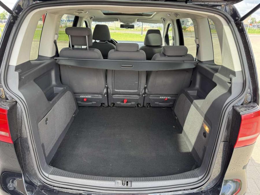 Melns Volkswagen Touran 2012 Tauragė, ar dzinēja tilpumu 1.97 L un nobraukumu 227 tūkst. km par 6500 €, foto 7 vietnē AUTOMOTO.COM.LV