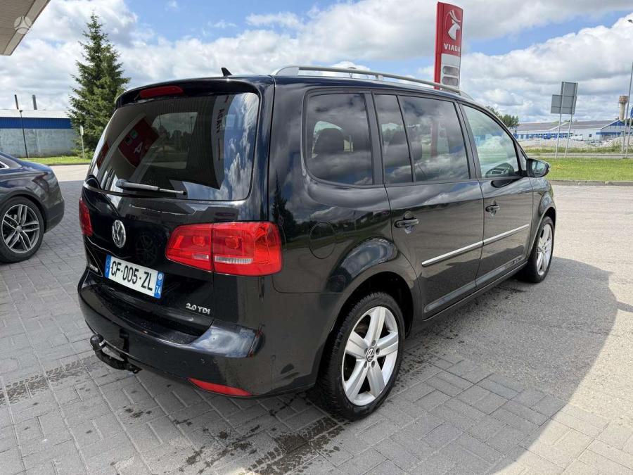Melns Volkswagen Touran 2012 Tauragė, ar dzinēja tilpumu 1.97 L un nobraukumu 227 tūkst. km par 6500 €, foto 8 vietnē AUTOMOTO.COM.LV