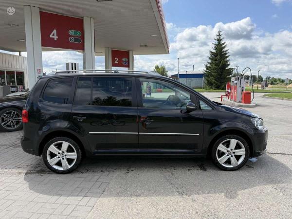 Melns Volkswagen Touran 2012 Tauragė, ar dzinēja tilpumu 1.97 L un nobraukumu 227 tūkst. km par 6500 €, foto 8 vietnē AUTOMOTO.COM.LV