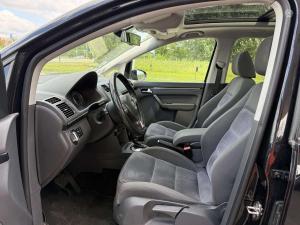 Melns Volkswagen Touran 2012 Tauragė, ar dzinēja tilpumu 1.97 L un nobraukumu 227 tūkst. km par 6500 €, foto 12 vietnē AUTOMOTO.COM.LV