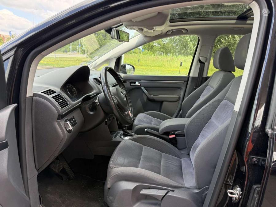 Melns Volkswagen Touran 2012 Tauragė, ar dzinēja tilpumu 1.97 L un nobraukumu 227 tūkst. km par 6500 €, foto 12 vietnē AUTOMOTO.COM.LV